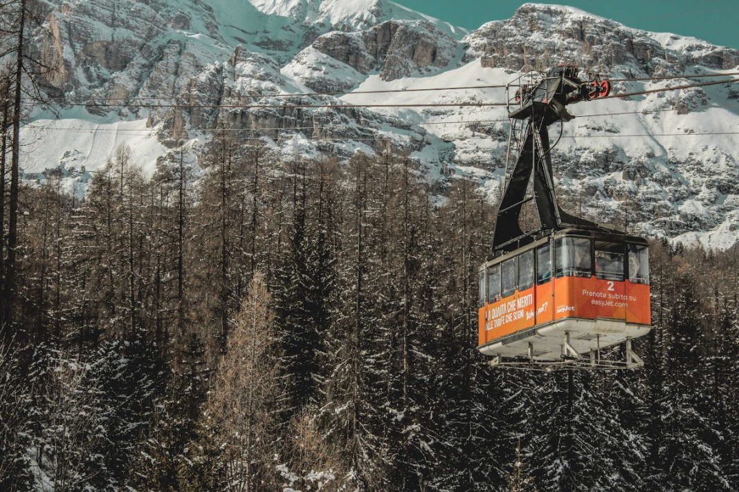 Cortina d'Ampezzo, all’asta la cabina della funivia Tofana Freccia nel ...